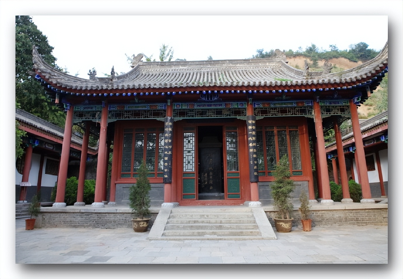 General Yang Hucheng Cemetery - iNEWS