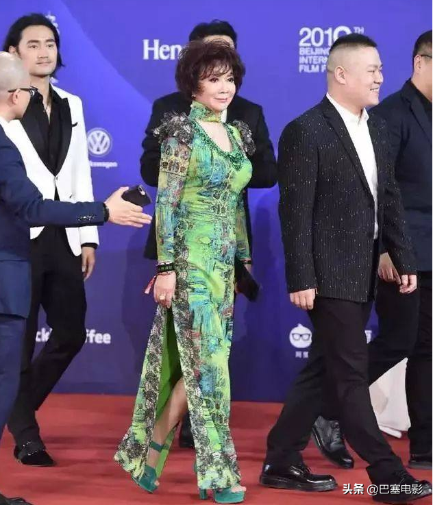 In recent years, the red carpet of the Beijing Film Festival has been star-studded and lively ...