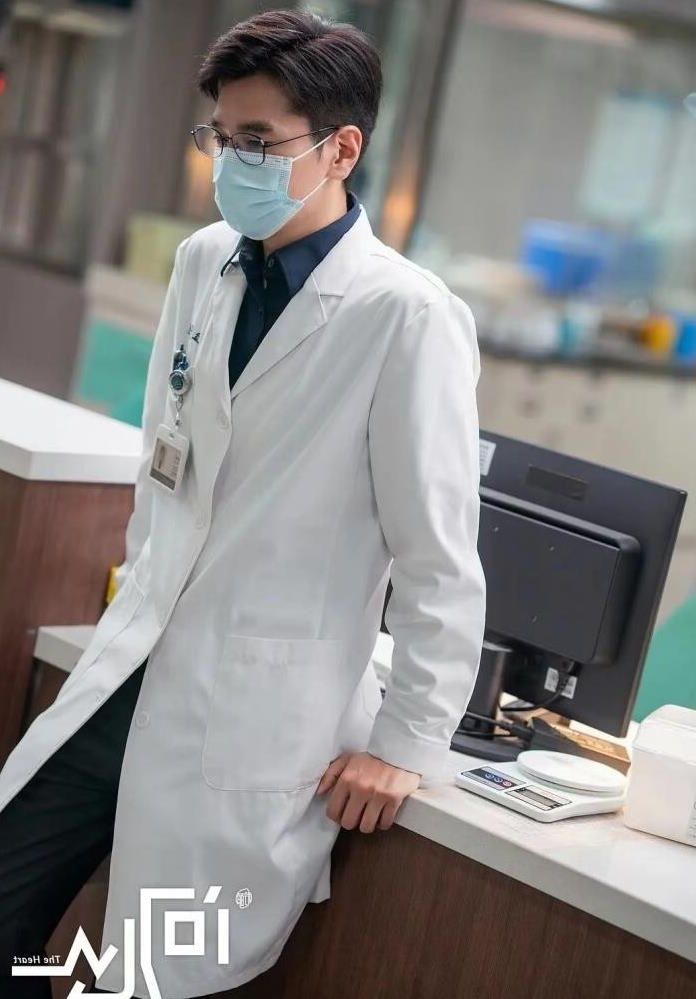 "Asking the Heart": They both play "doctors". Comparing Xiao Zhan and ...
