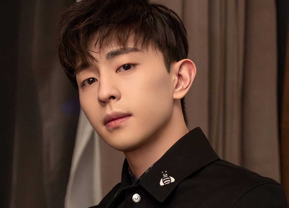 Deng Lun, who has disappeared for nearly a year and a half, tore the ...