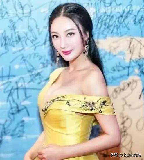 Wang Li Danni: the first sexy girl in the mainland - iNEWS