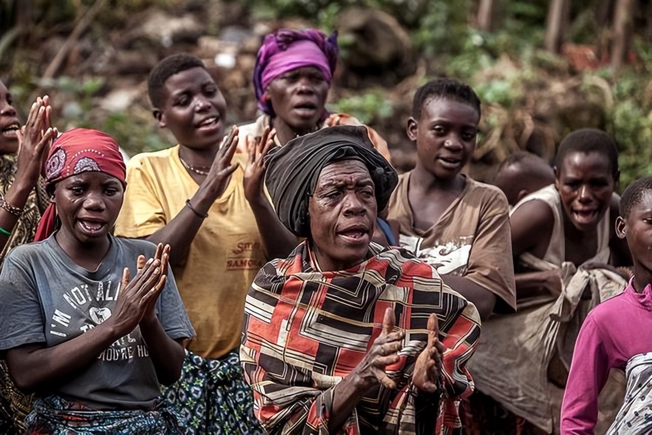 The real Lilliputian, who gave birth to children at the age of 8, has ...