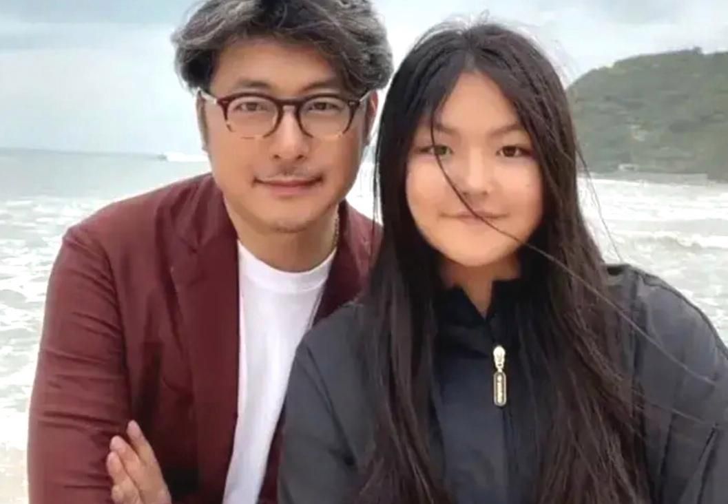 Wang Shiling's beauty photos are too similar to Zhou Yangqing ...