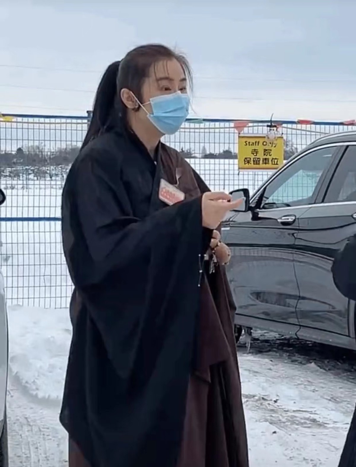 54-year-old Wang Zuyan leads the practice!Wearing a monk's robe and holding a bead, I dare not ...