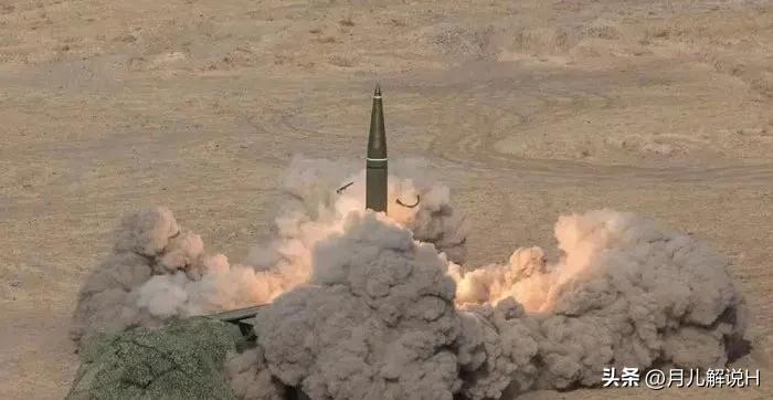 400 missiles accurately hit the attack target, the rocket salvo sweeps ...