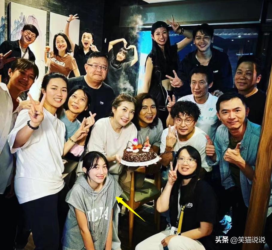 A recent photo of 14-year-old Xia Tian was exposed: she looks sweet and ...