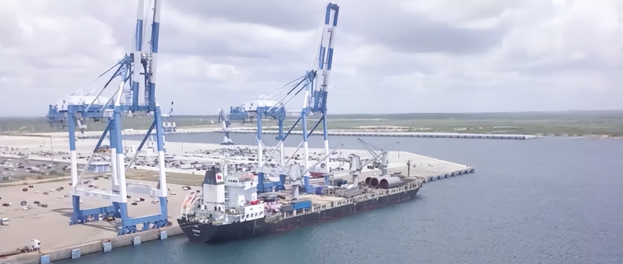 Brunei's imperial culture and local traditional development, the two ...