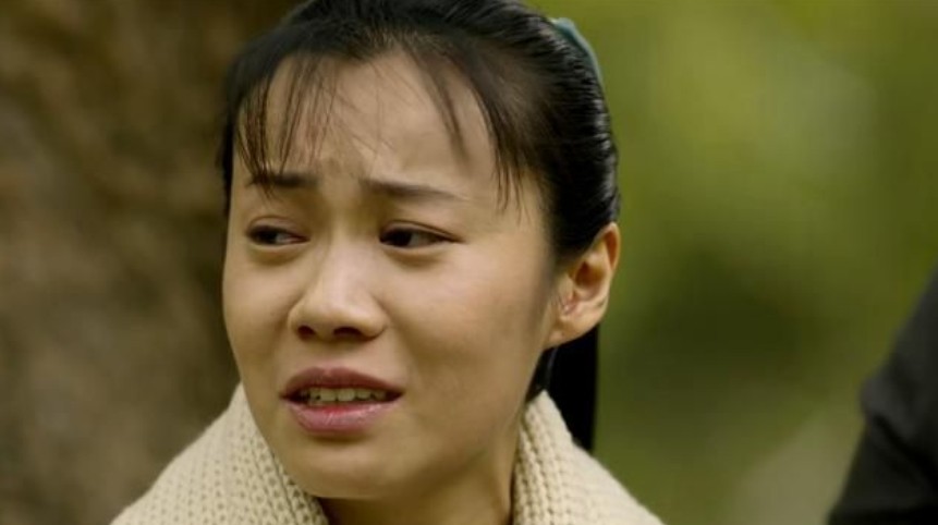 An actress with dull eyes, mediocre looks, and trying to act a "beauty ...