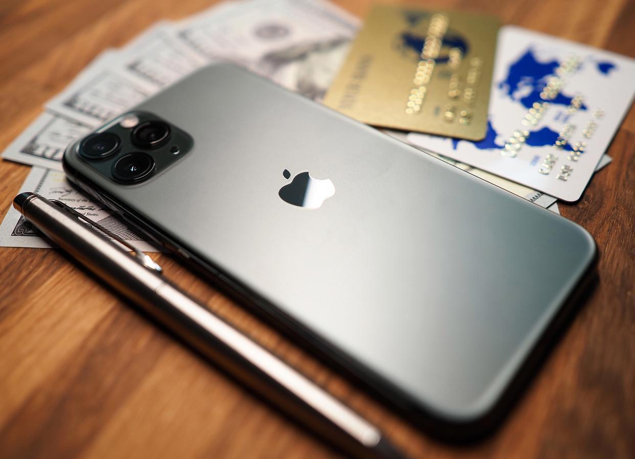 Why do so many people like to use iPhones, and what are their ...