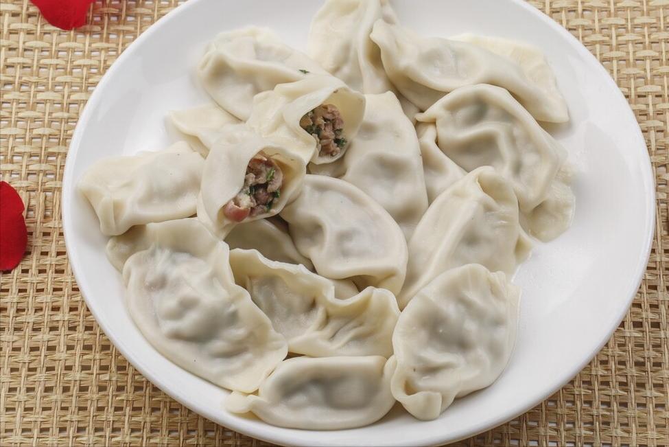 Boil frozen dumplings, cold water and boiling water are not right, do ...
