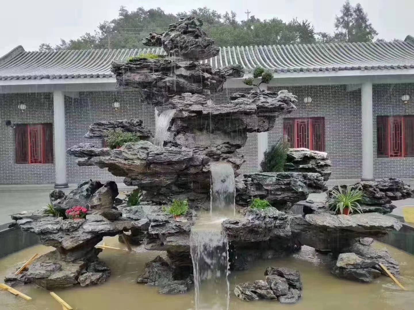 The combination of stone and urban outdoor activity space - iNEWS