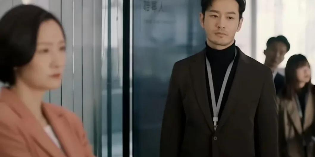 Huang Xiaoming wearing height increasing insoles? 1.6 meters tall? I ...