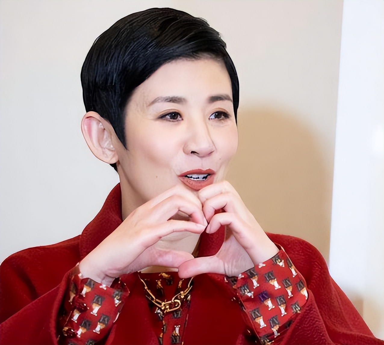 Wu Junru strongly promoted her 17-year-old daughter to debut, with a ...