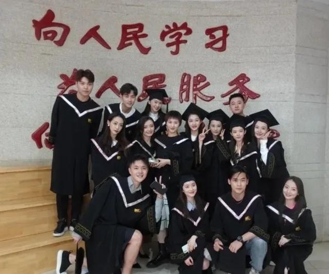 Actor Liu Feng died suddenly at the age of 25. Liu Feng was a classmate ...