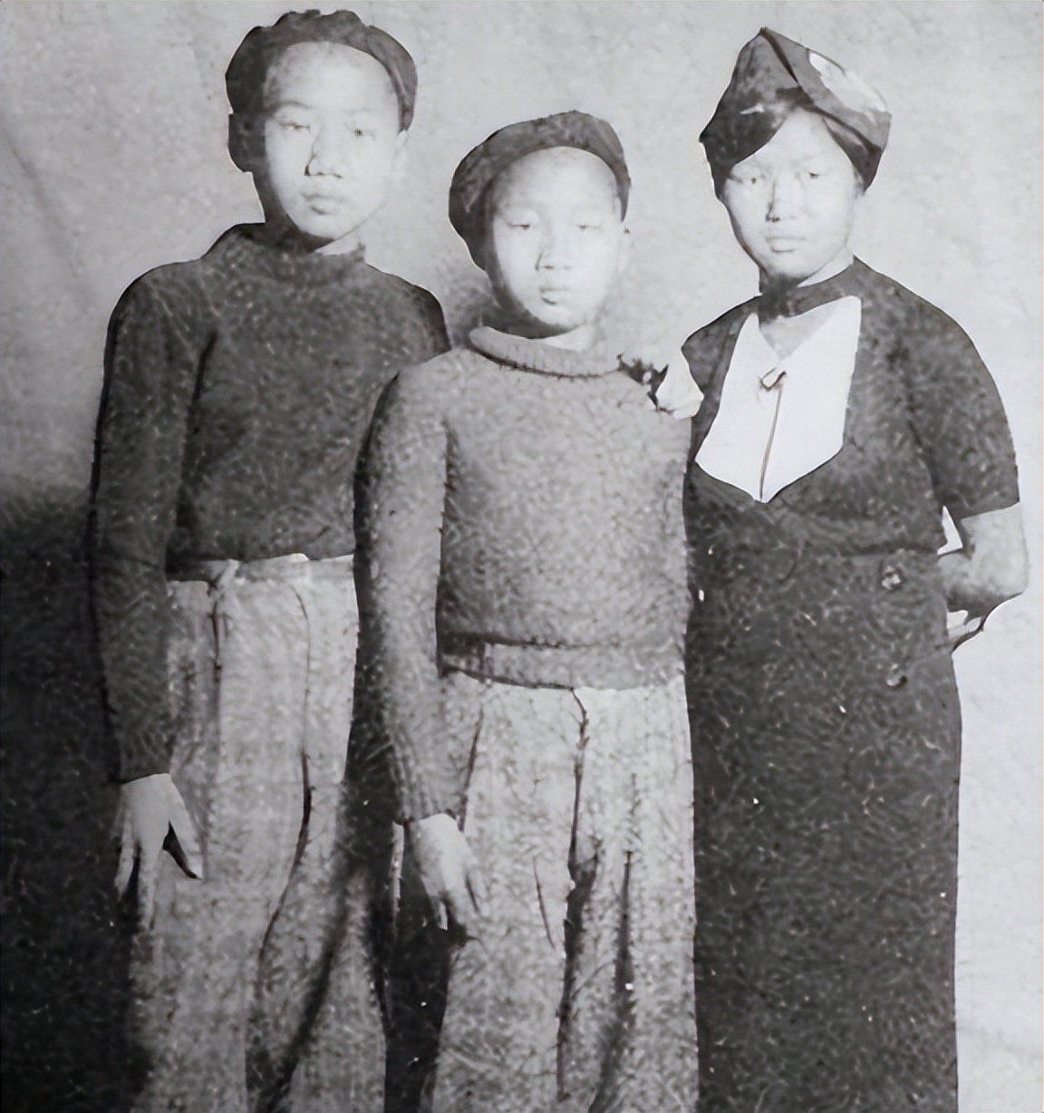 Mao Xinyu buried Mao Anqing next to Yang Kaihui's tomb: From today on ...