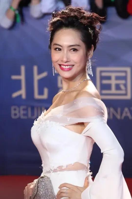 Athena Chu attended the event. She was 130 pounds fat, but she was ...
