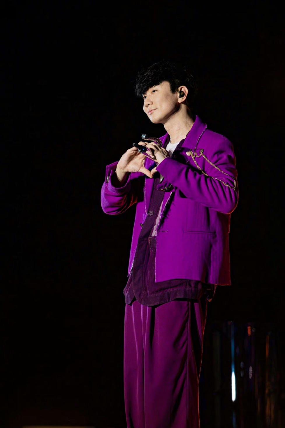 Lin Junjie posted photos of the concert, expressing his emotion for the ...
