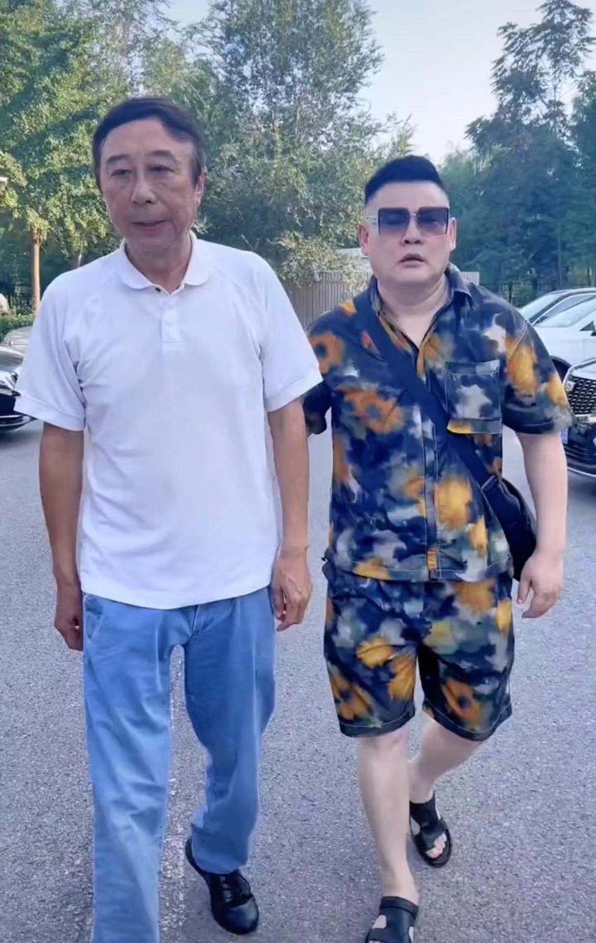 The 65-year-old opera bone Feng Gong appeared to cause concern, walked with a limp and was ...