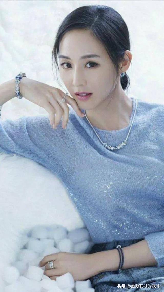 Sexy and charming Zhang Junning - iMedia