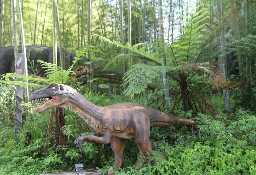 "Jurassic Park": The Conflict and Reflection of Scientific and ...