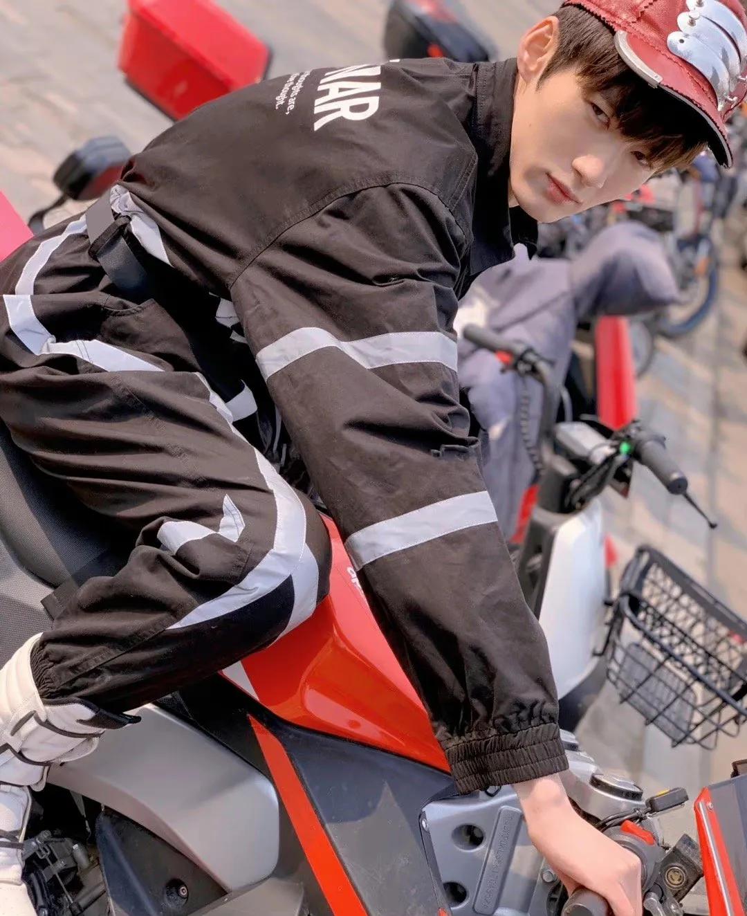 Lei Ye has photographed many homogenized male models, ruffian gas ...