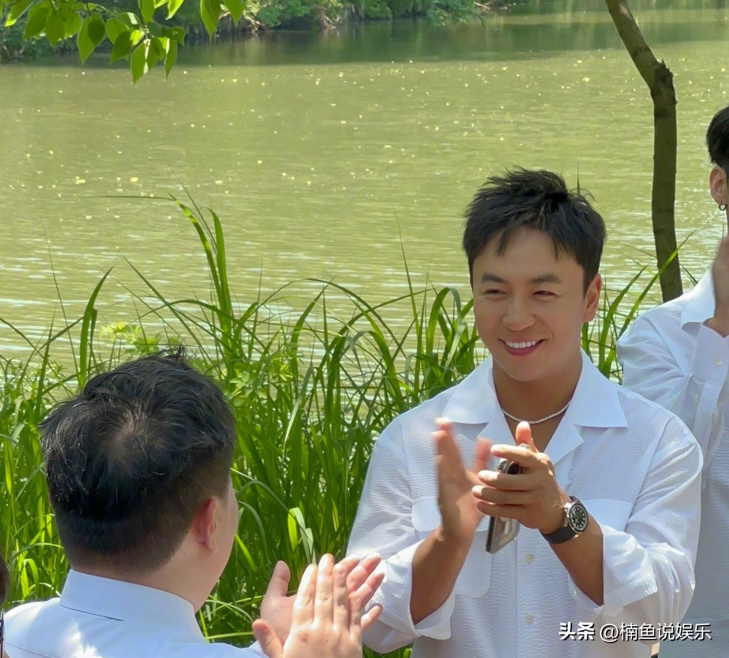 Whose youth is back? Shi Xiaolong is the best man for Hao Shaowen, childhood memories cannot ...