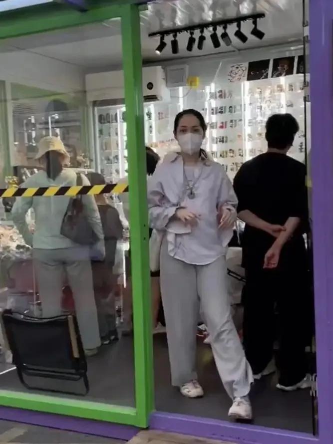 Guo Biting's recent photos are exposed! The son looks very much like ...