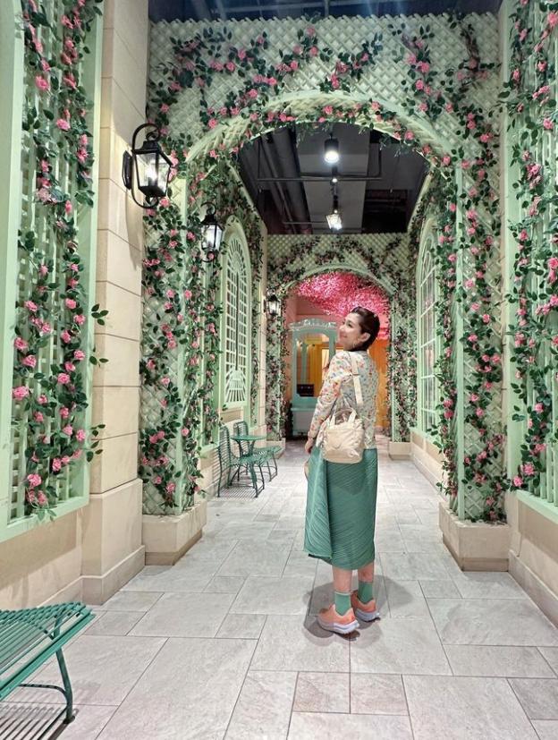 Ren Jiaxuan traveled to Thailand with a very pregnant belly, cleverly ...