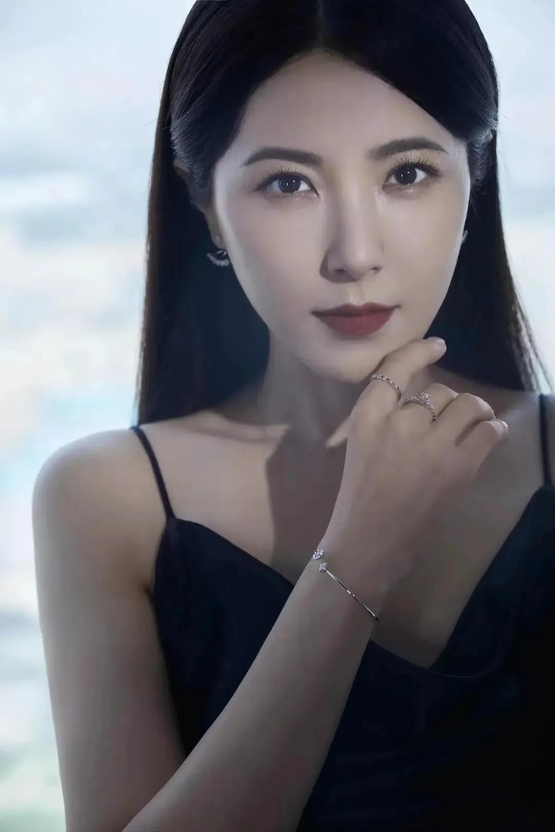 Sexy Zeng Li - iNEWS