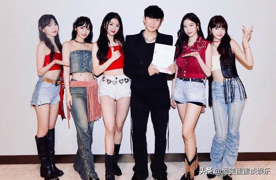 A group photo of Lin Junjie, Wen Junhui, and LESAM, a visual feast that breaks the barrier of ...