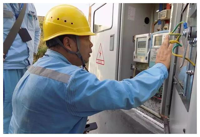 The electric meter at home spins so fast that it wastes electricity ...