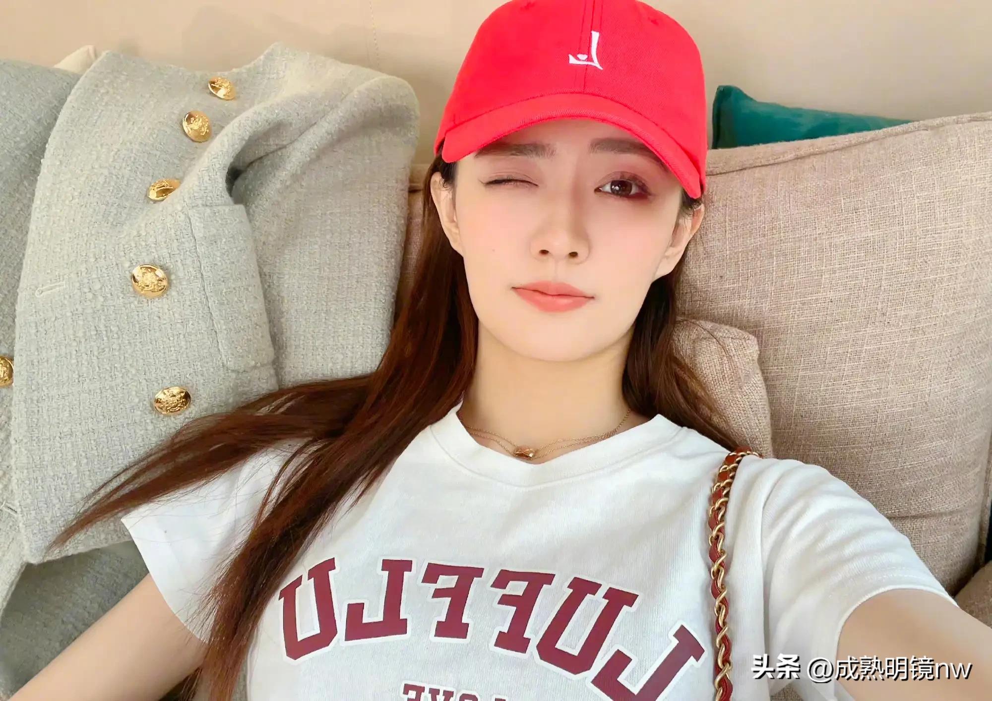 Xu Lu looks amazing, fresh and smart, elegant and sweet, and beautiful ...