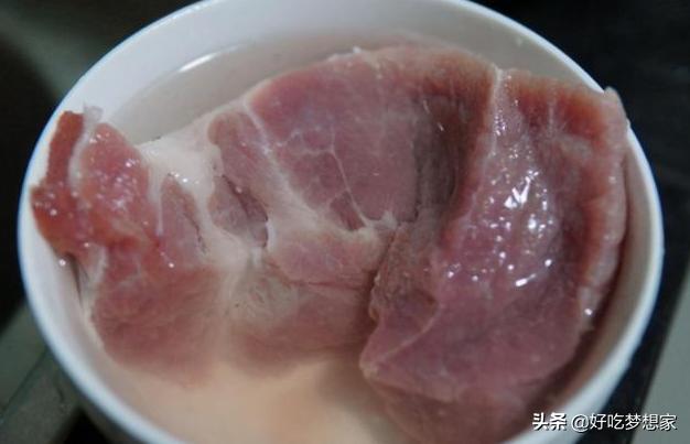 Washing pork, it is wrong to use cold water or hot water, teach you the ...
