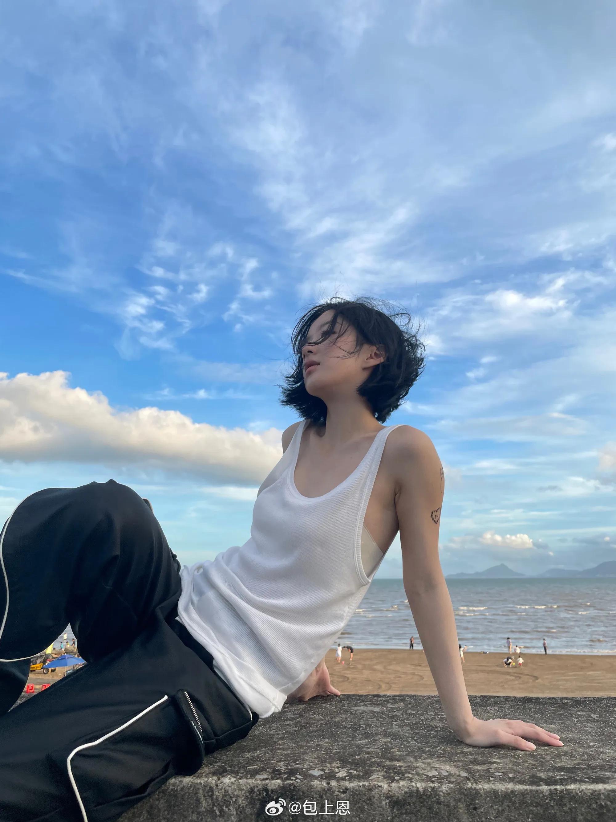 Bao Shangen's short hair is so exciting, the delicate beauty of a girl ...