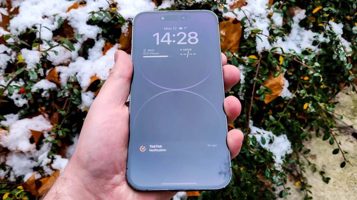 Samsung just kicked Apple off its throne as the world's smartphone ...