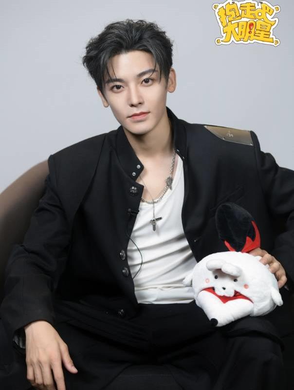 Hou Minghao revealed that he grew long hair for the filming of "Under ...