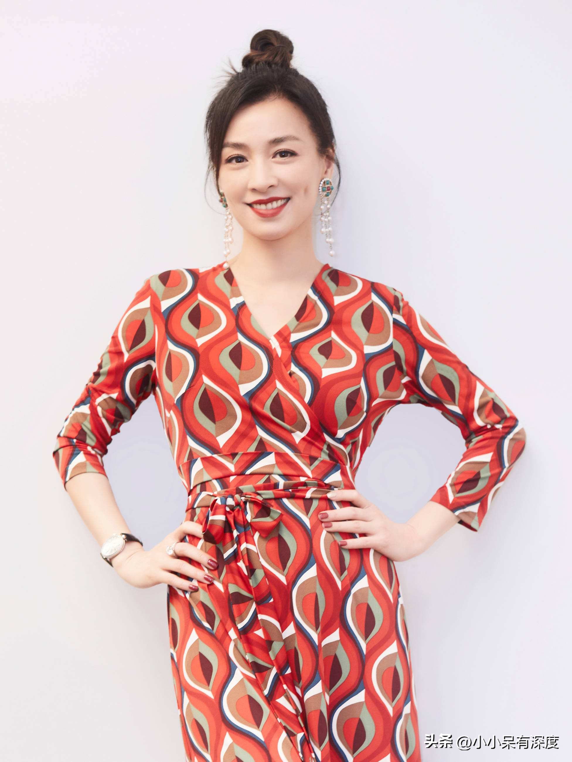 A recent photo of 52-year-old Zhang Ting, she appeared in Singapore ...