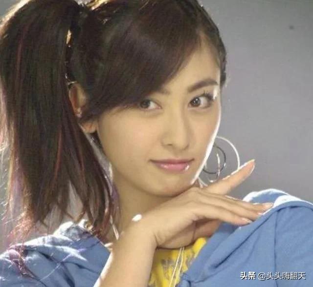 She is "the first beauty of the Hui nationality" and loves Zhang Tielin ...