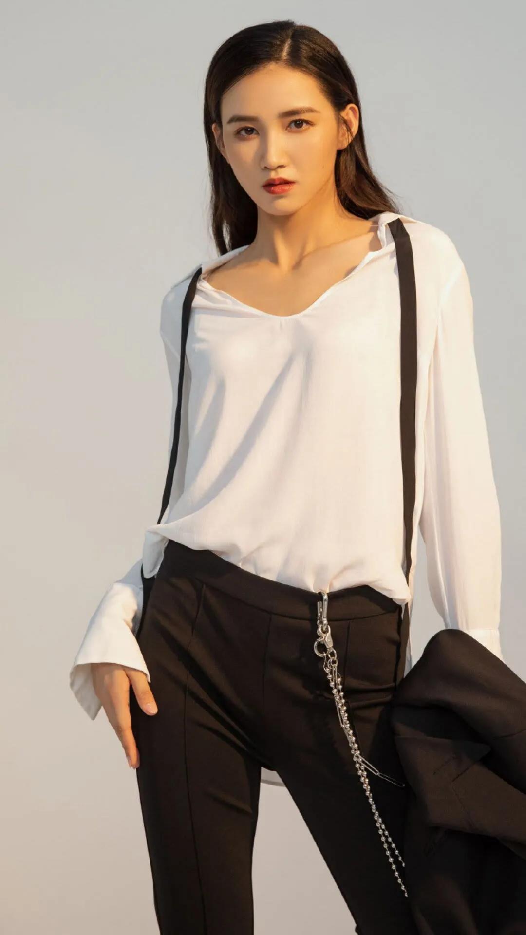 Mainland actress and model - Zhou Kaikai - iNEWS