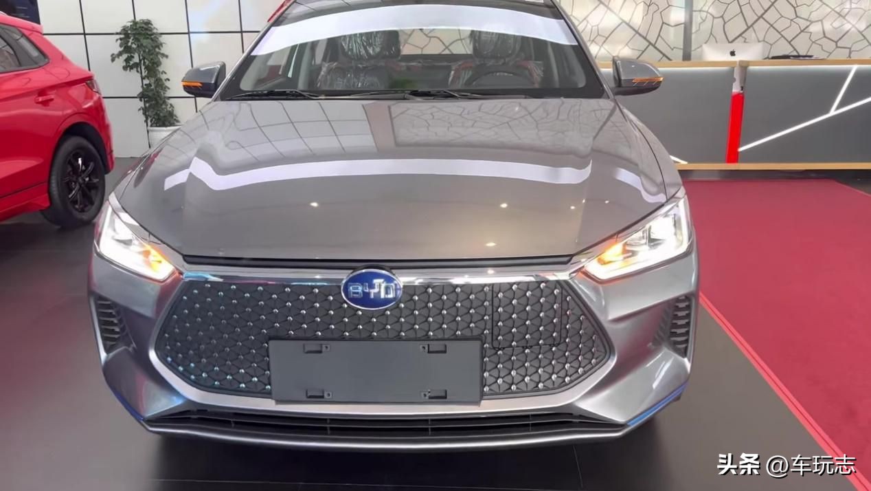 The new BYD E2 electric car - all Chinese buttons - iMedia