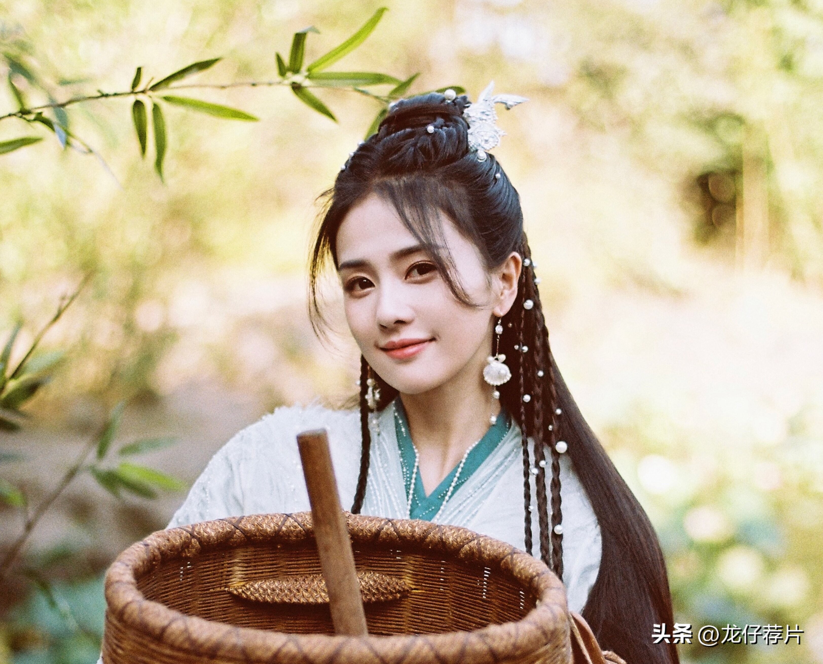 Airborne 4 episodes live up to expectations, stay up late to catch up to the top, the costume ...