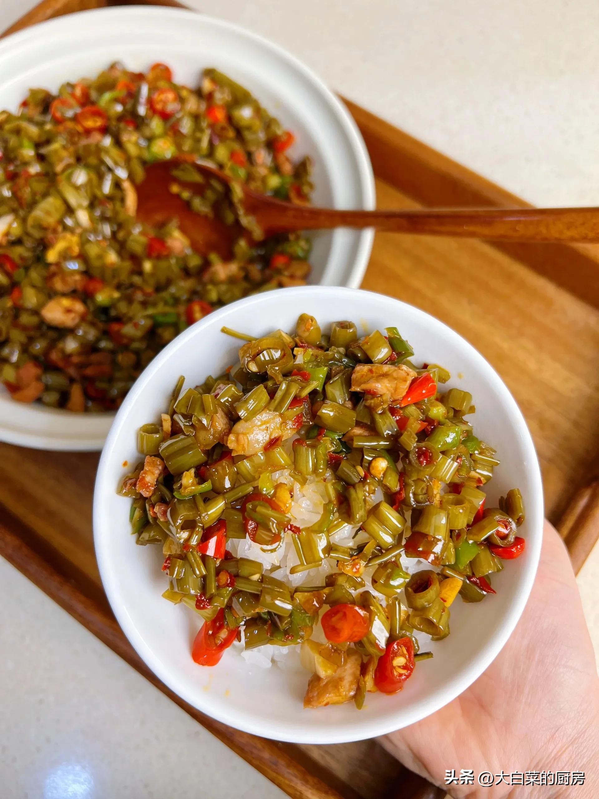 The hot and sour water spinach stems are so delicious that I can't stop ...