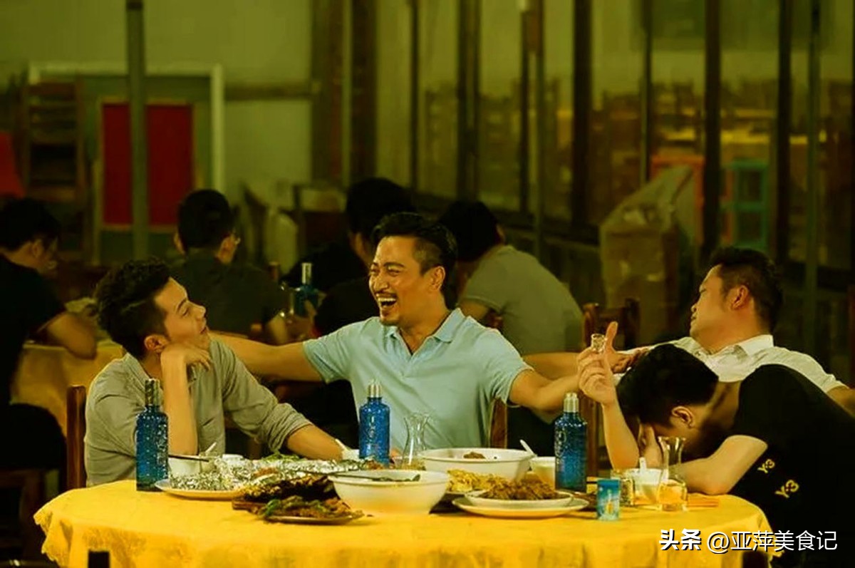 It's your turn to toast at the wine table, what do you say?Learn 3 ...