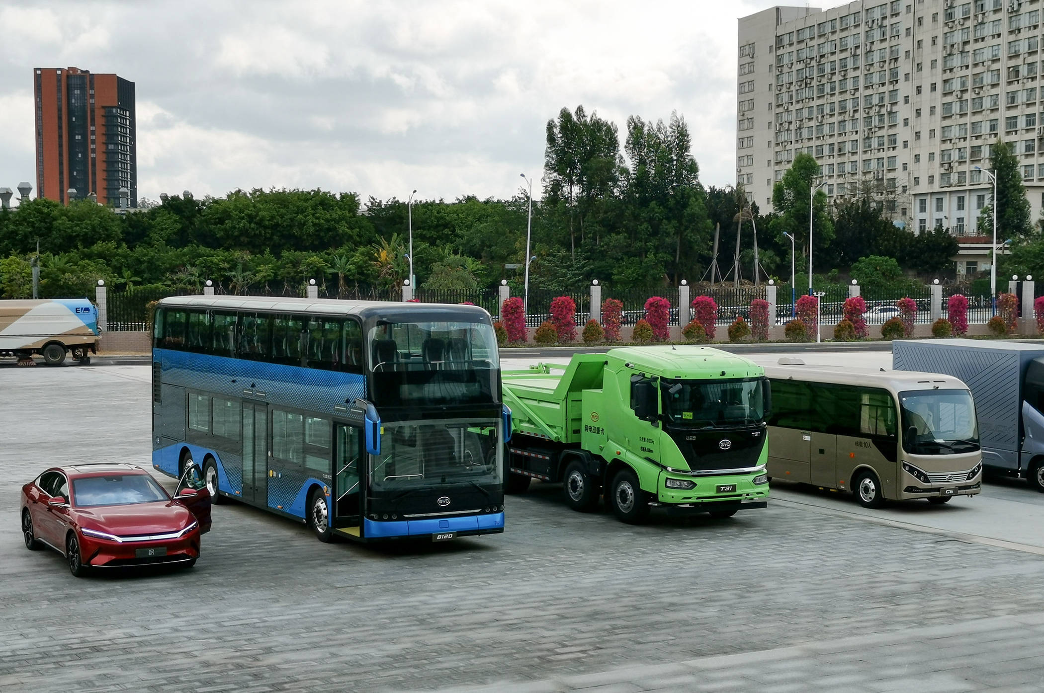 BYD: 4,733 commercial vehicles and 3,960 passenger cars were sold in ...