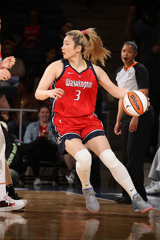 Li Meng and Han Xu dedicated the first "China Derby" WNBA new season ...