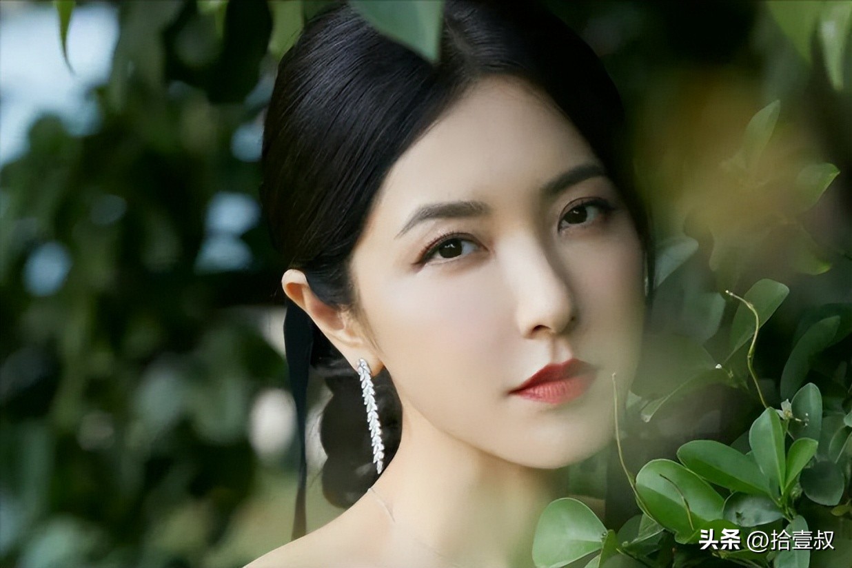 She is the most beautiful school girl in Chinese opera, and her three ...