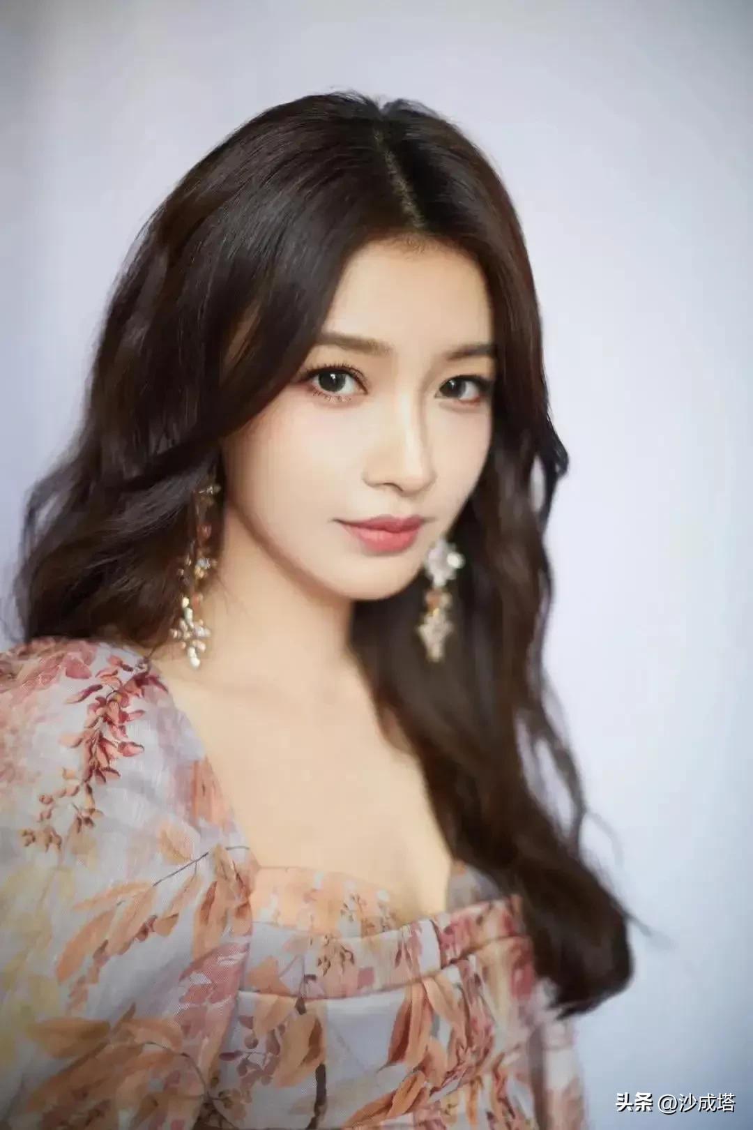 Sexy and charming Sun Yi - iMedia