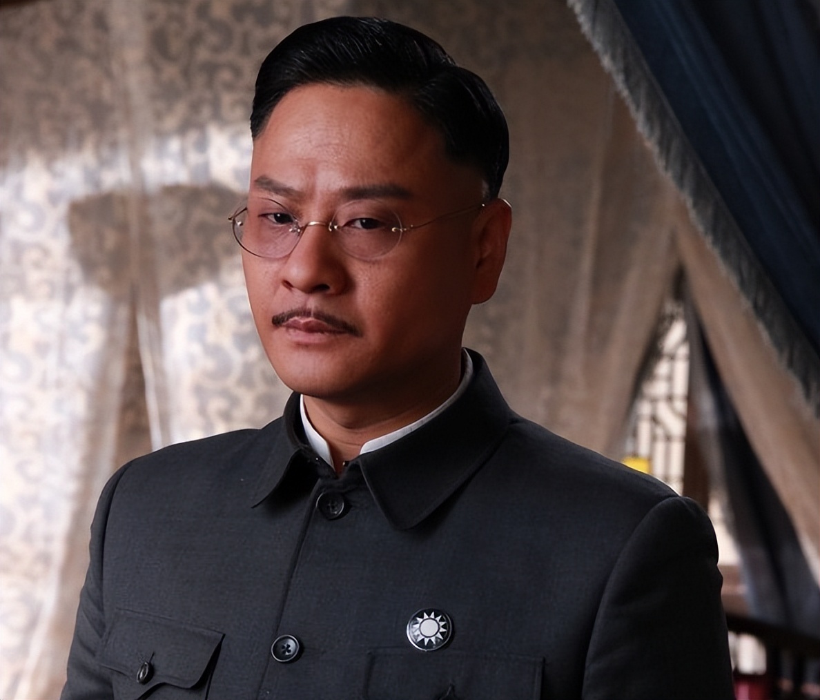 "Tough guy" Lian Yi's name: Abandoned his wife and daughter, went out ...