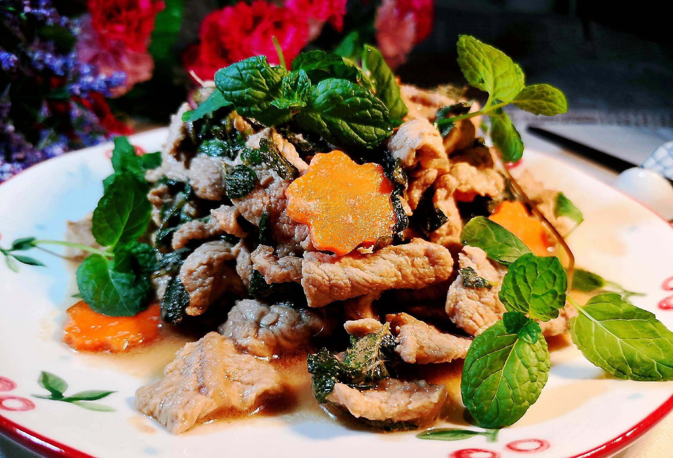 Teach you the nutritious and delicious beef with garlic and mint, it ...