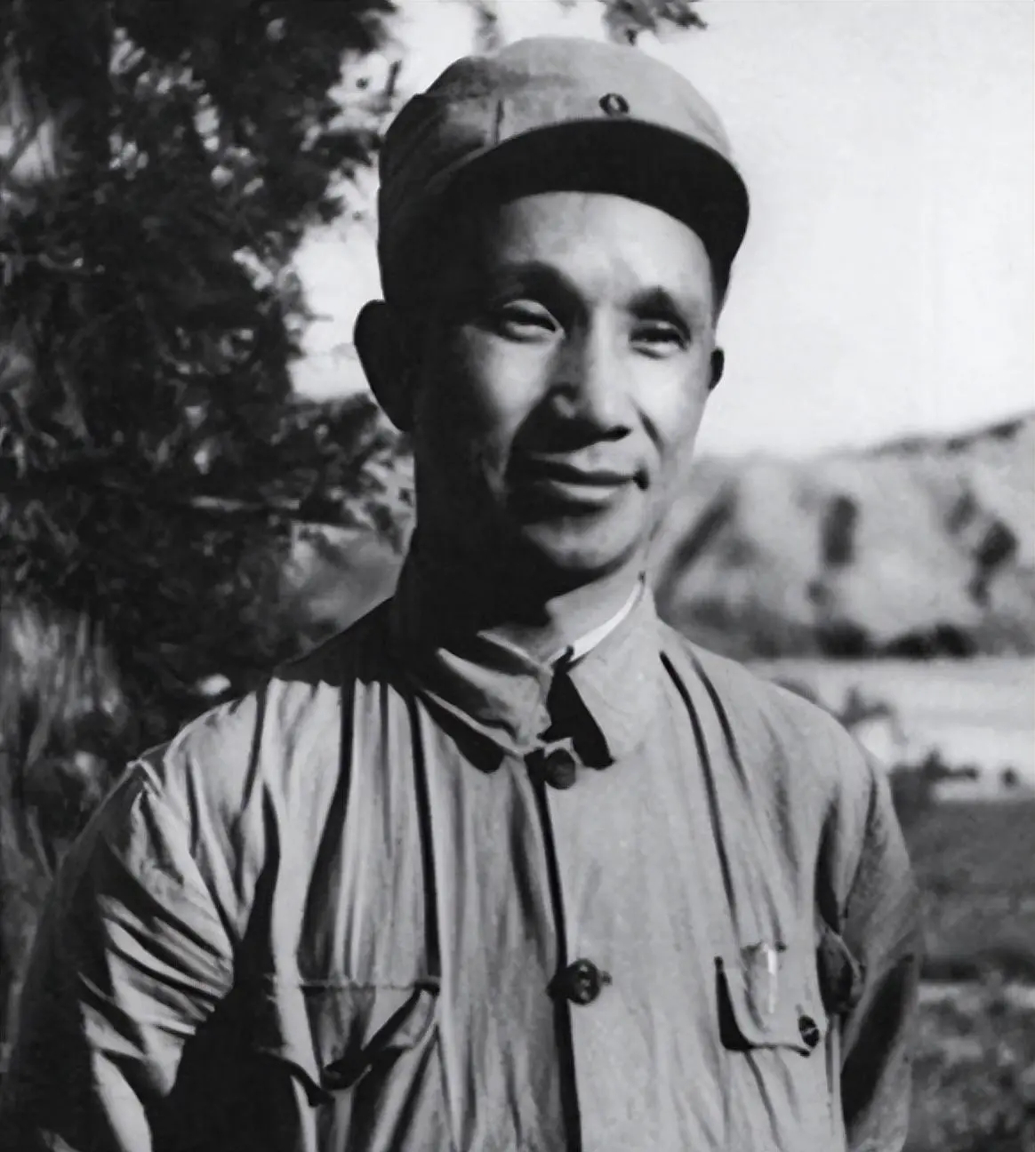 In 1957, the two gods of war Su Yu and Lin Biao took a group photo ...